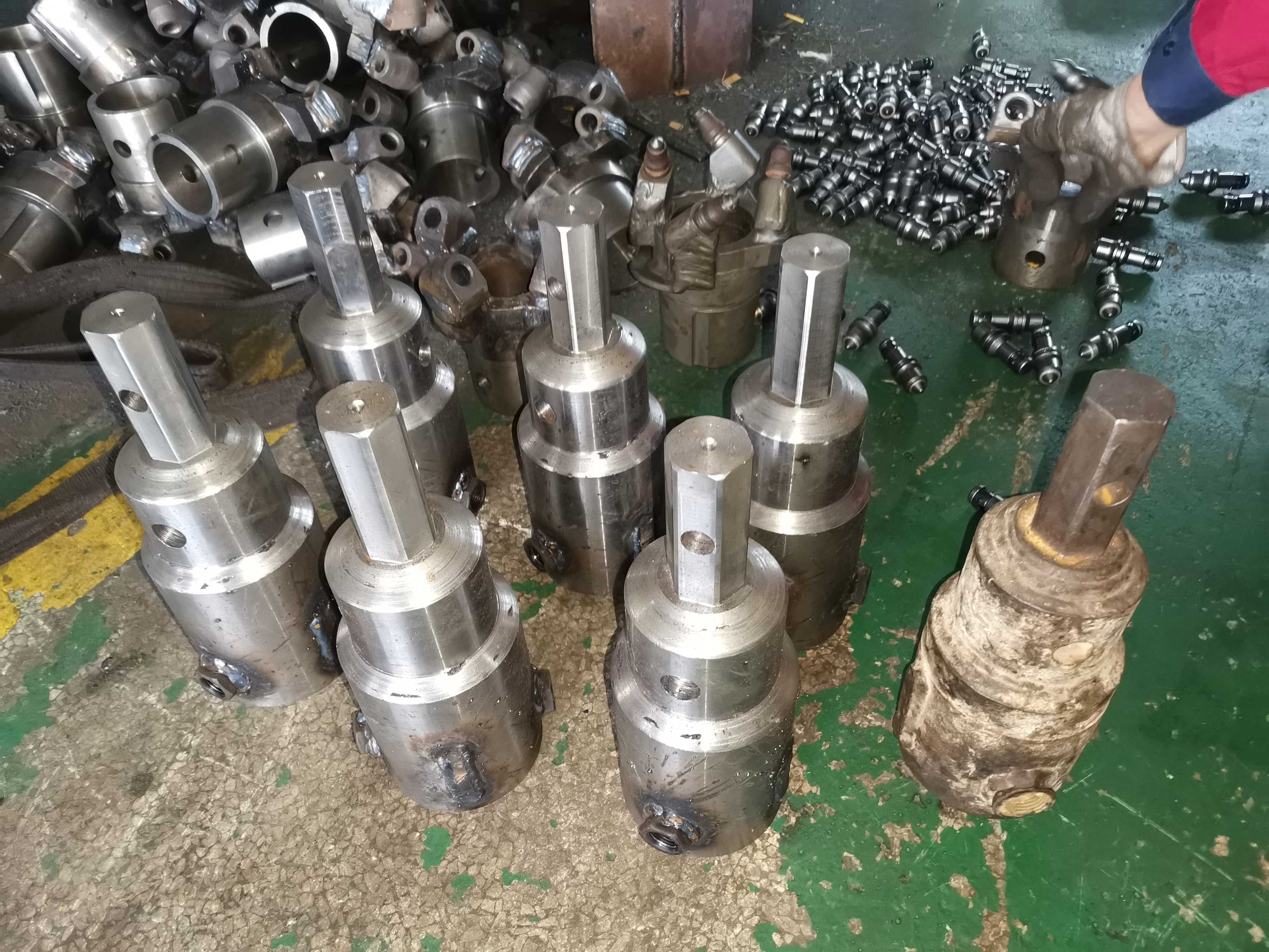 8 1/4″ (210mm) Triple Key Heavy Duty Hollow Stem Auger-ROSCHEN GROUP ...