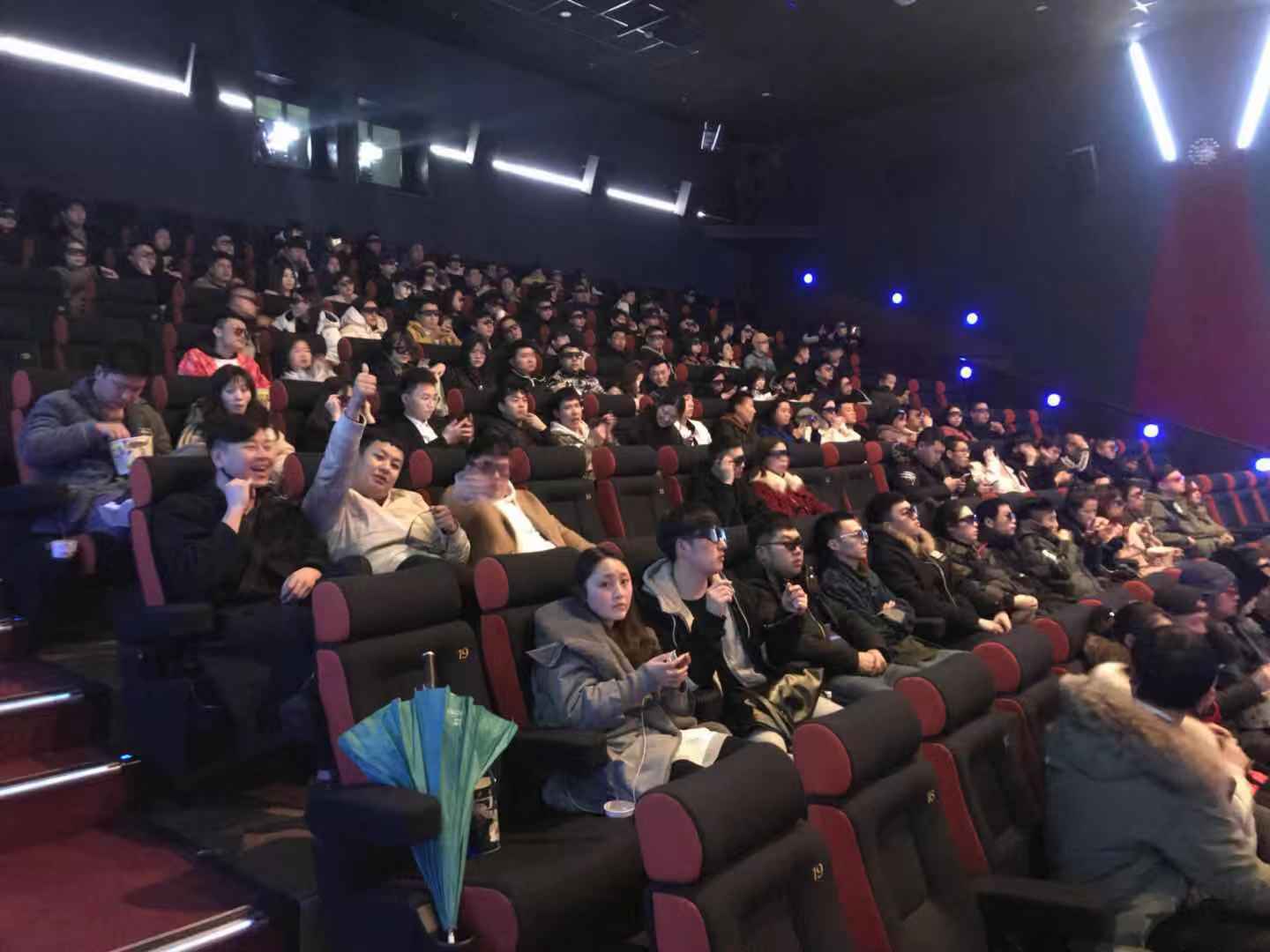 《惊奇队长》全国UME影城零点现场粉丝High爆！-上海思远影视文化传播有限公司