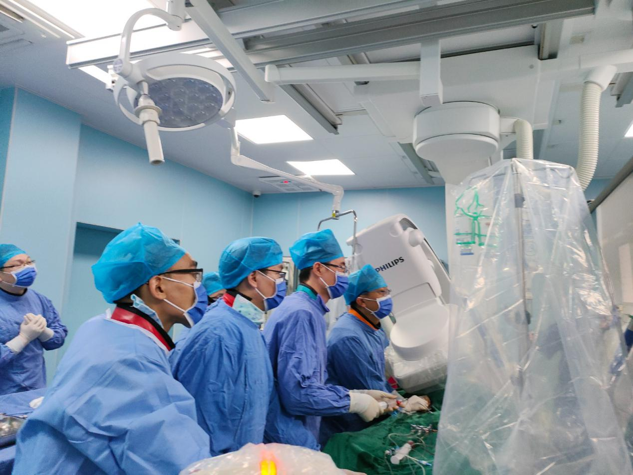 微创换“心门”丨高危TAVR术中除颤19次！团队配合终使患者化险为夷-广东省人民医院赣州医院（赣州市立医院）