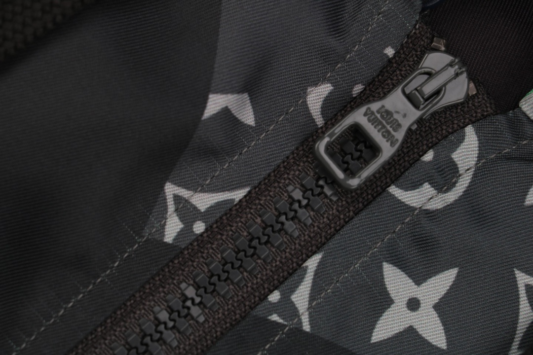 LV 23Fw 拼接繁复印花连帽拉链外套-GDF档口-潮流干货