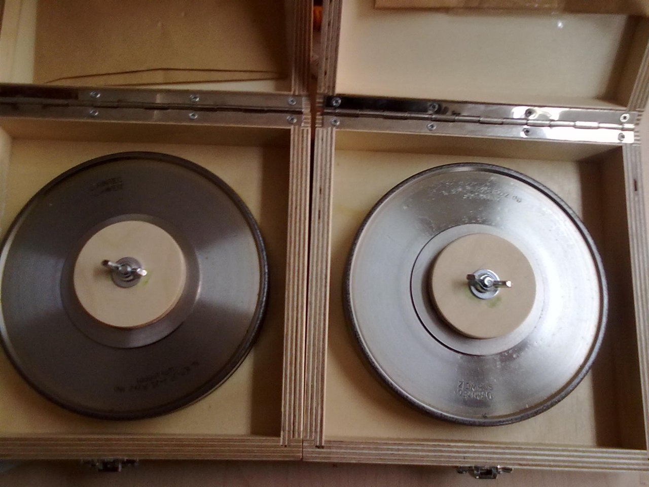 DR. KAISER DIAMOND DRESSER