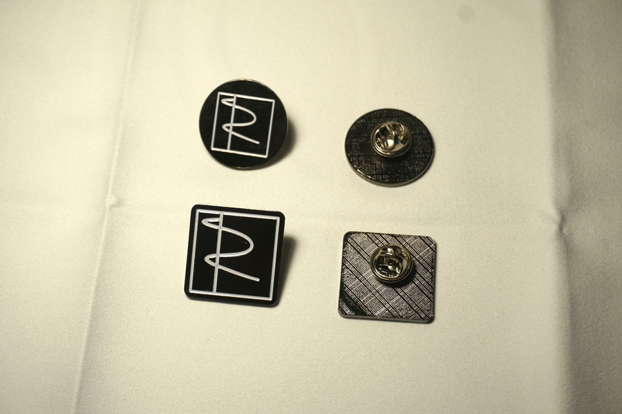 Rusi Logo 品牌纪念徽章 金属质地-企业官网